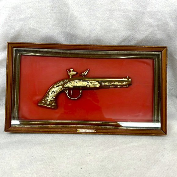 flintlock | Wall Decor | Vintage Model Of Flintlock Pistol Shadow Box ...
